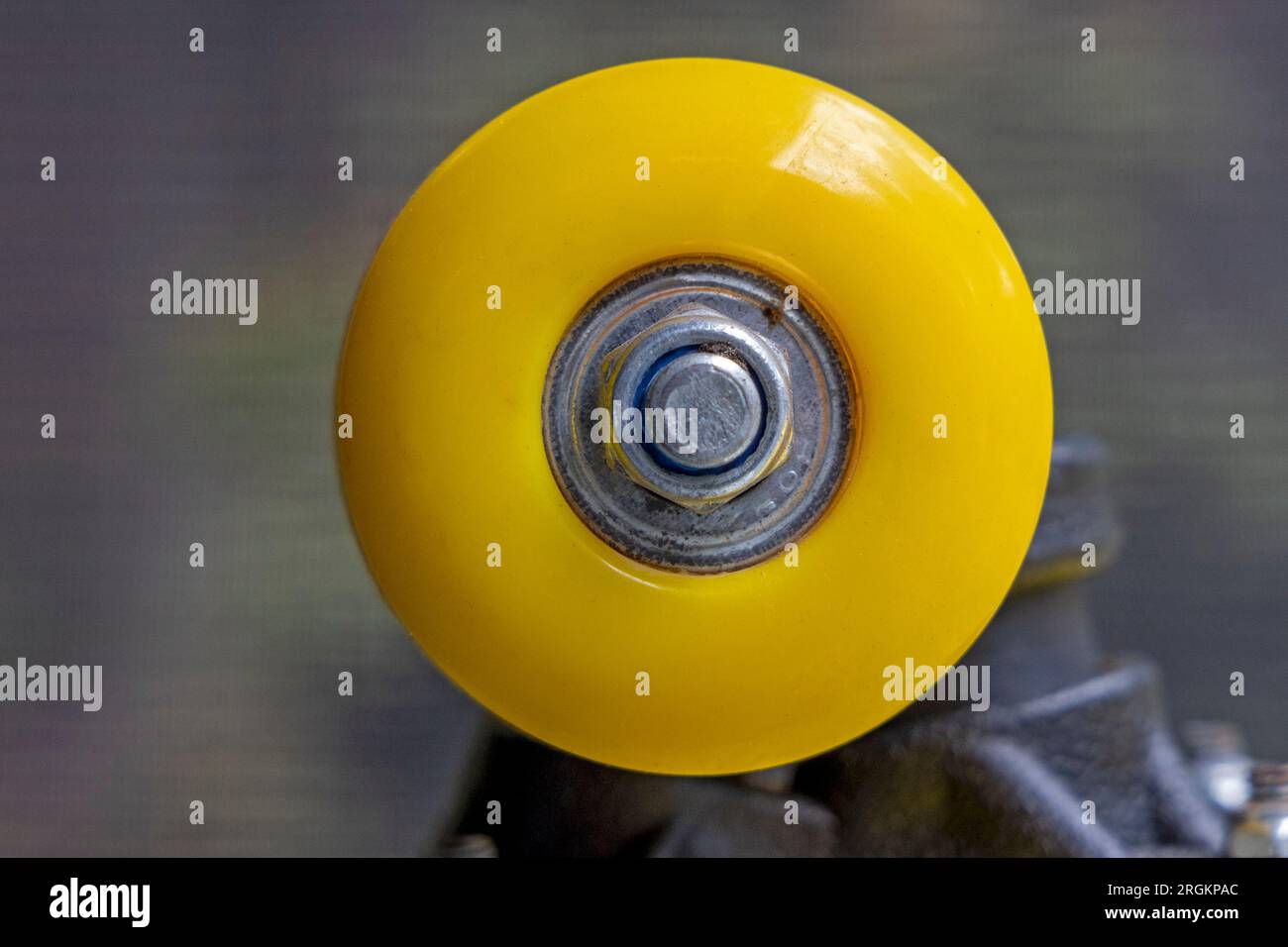 Geel wiel hi-res stock photography and images - Alamy