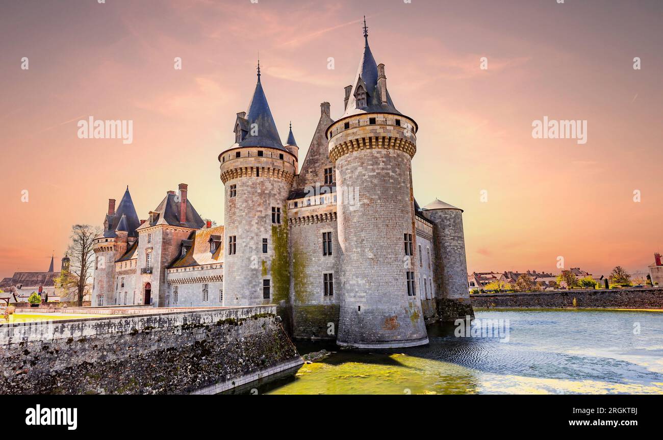 SULLY SUR LOIRE, FRANCE, APRIL 04, 2023 : exteriors and fortress castle ...