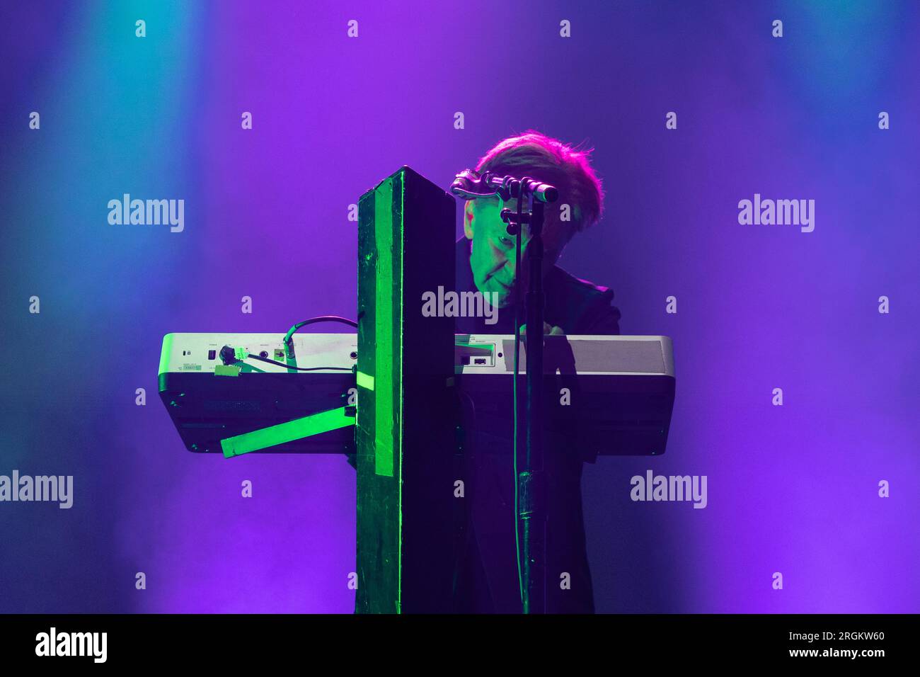Devo on stage hi-res stock photography and images - Alamy