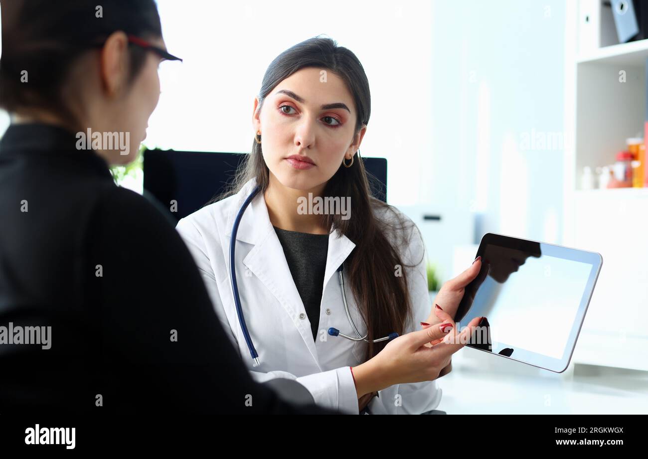 Beautiful female medicine doctor explain Stock Photo - Alamy