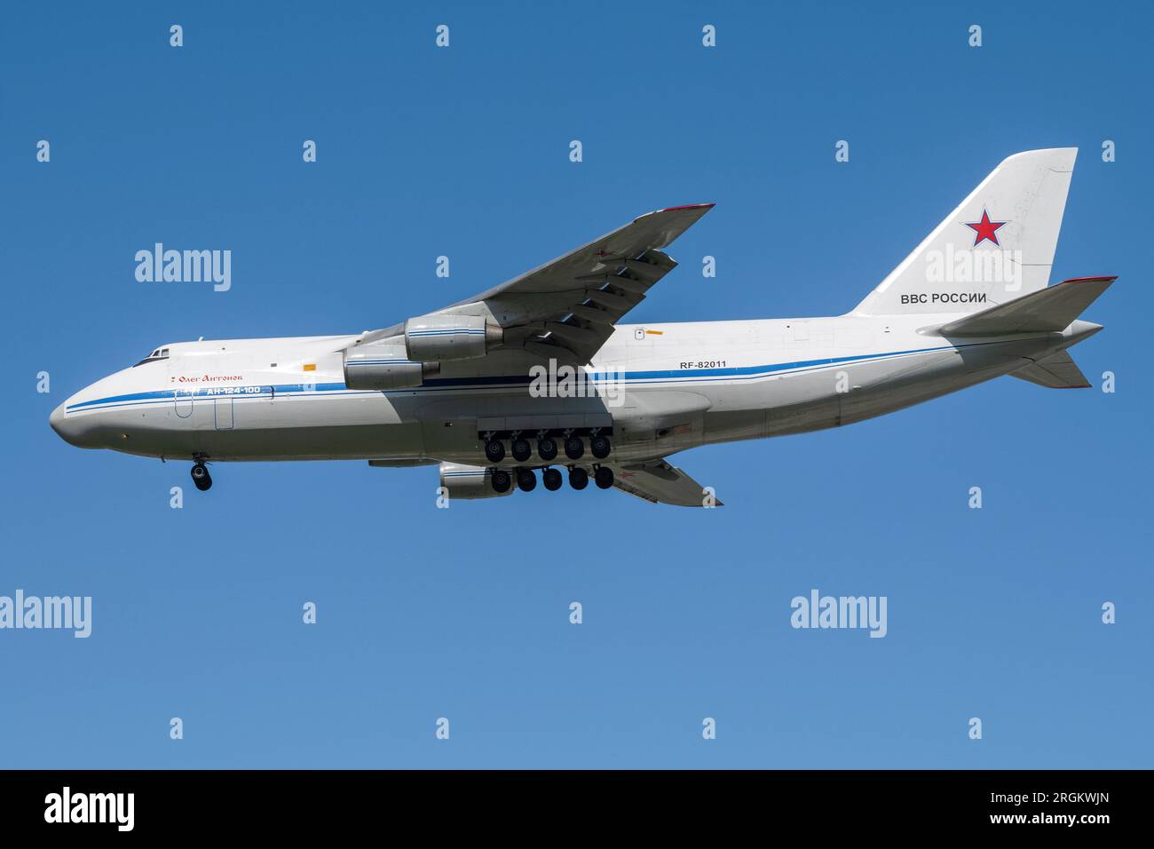 Soviet an 124 transport plane hi-res stock photography and images - Alamy