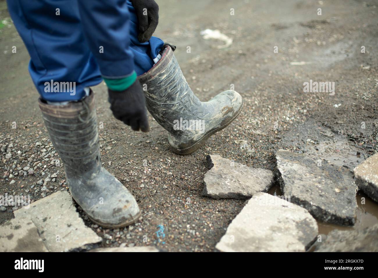 Cleaning concrete paving stones hi-res stock photography and images - Alamy