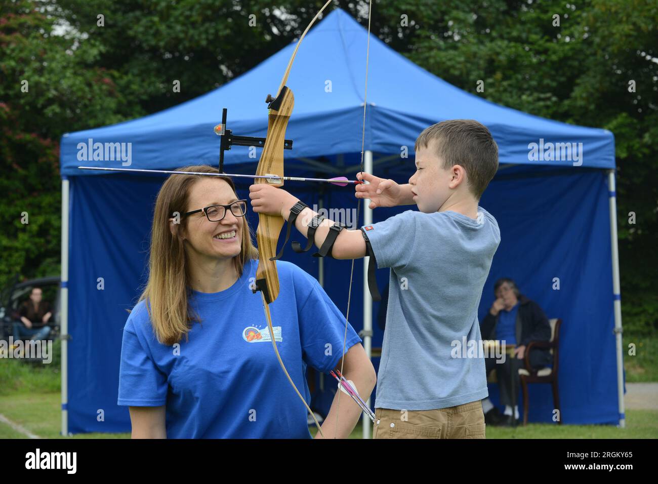 Female archers hi-res stock photography and images - Alamy