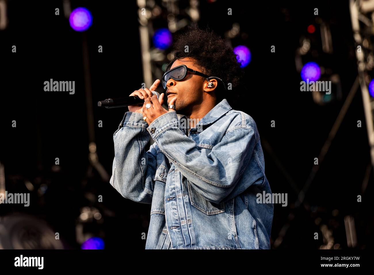 D4vd concert hi-res stock photography and images - Alamy