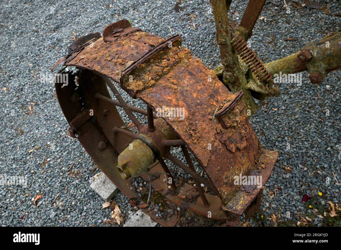 Rusty farm machinery britain hi-res stock photography and images - Alamy