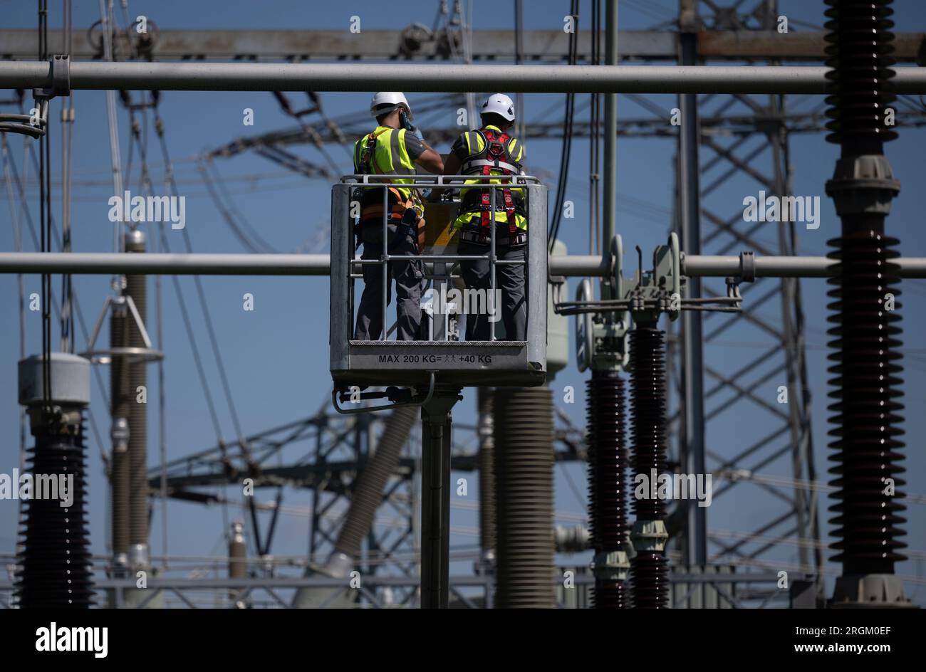 10 August 2023, Baden-Württemberg, Markgröningen: Employees of Transnet ...