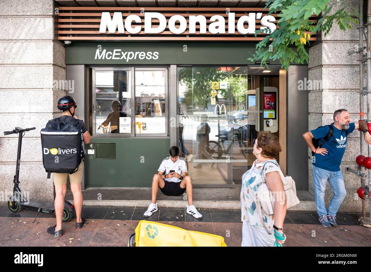 Mcdonalds sign in spanish hi-res stock photography and images - Alamy