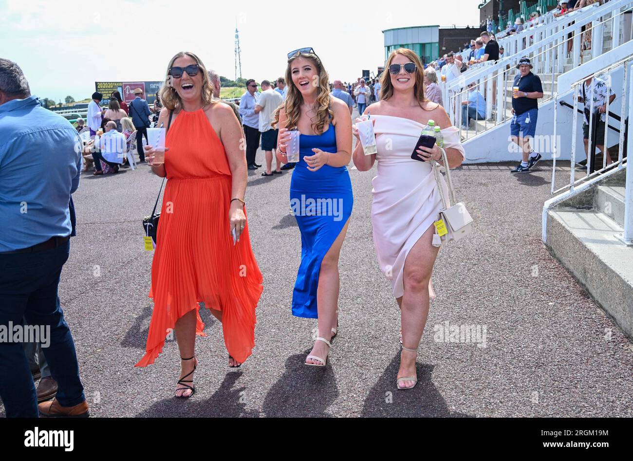 Brighton races ladies day hi-res stock photography and images - Alamy