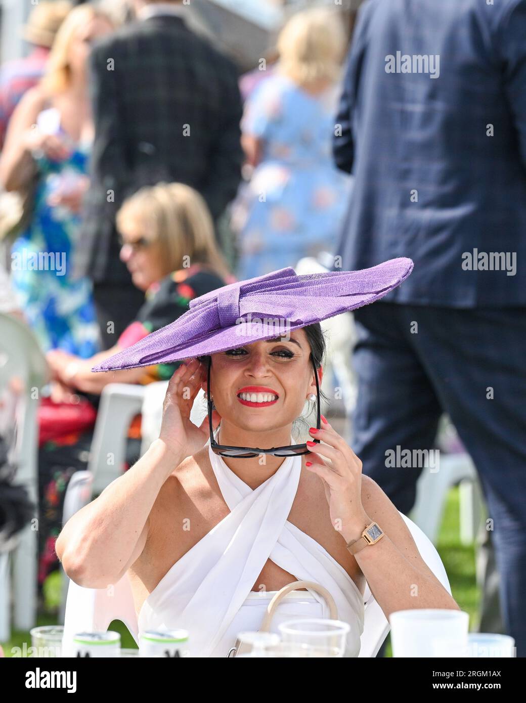 Brighton races ladies day hi-res stock photography and images - Alamy