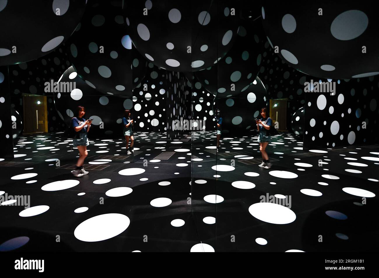 Yayoi kusama dots obsession hi-res stock photography and images - Alamy