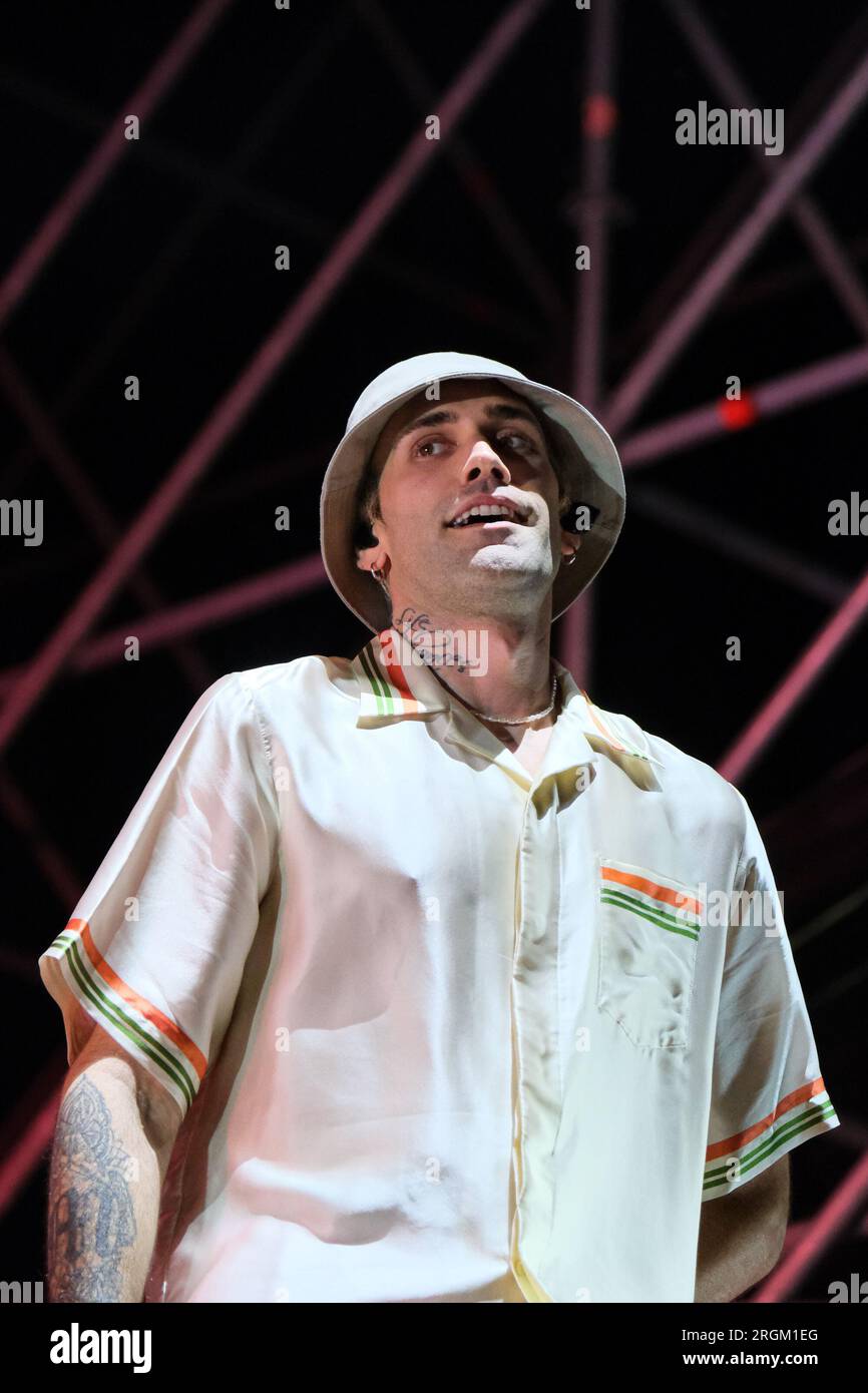 Rain on stage hi-res stock photography and images - Alamy