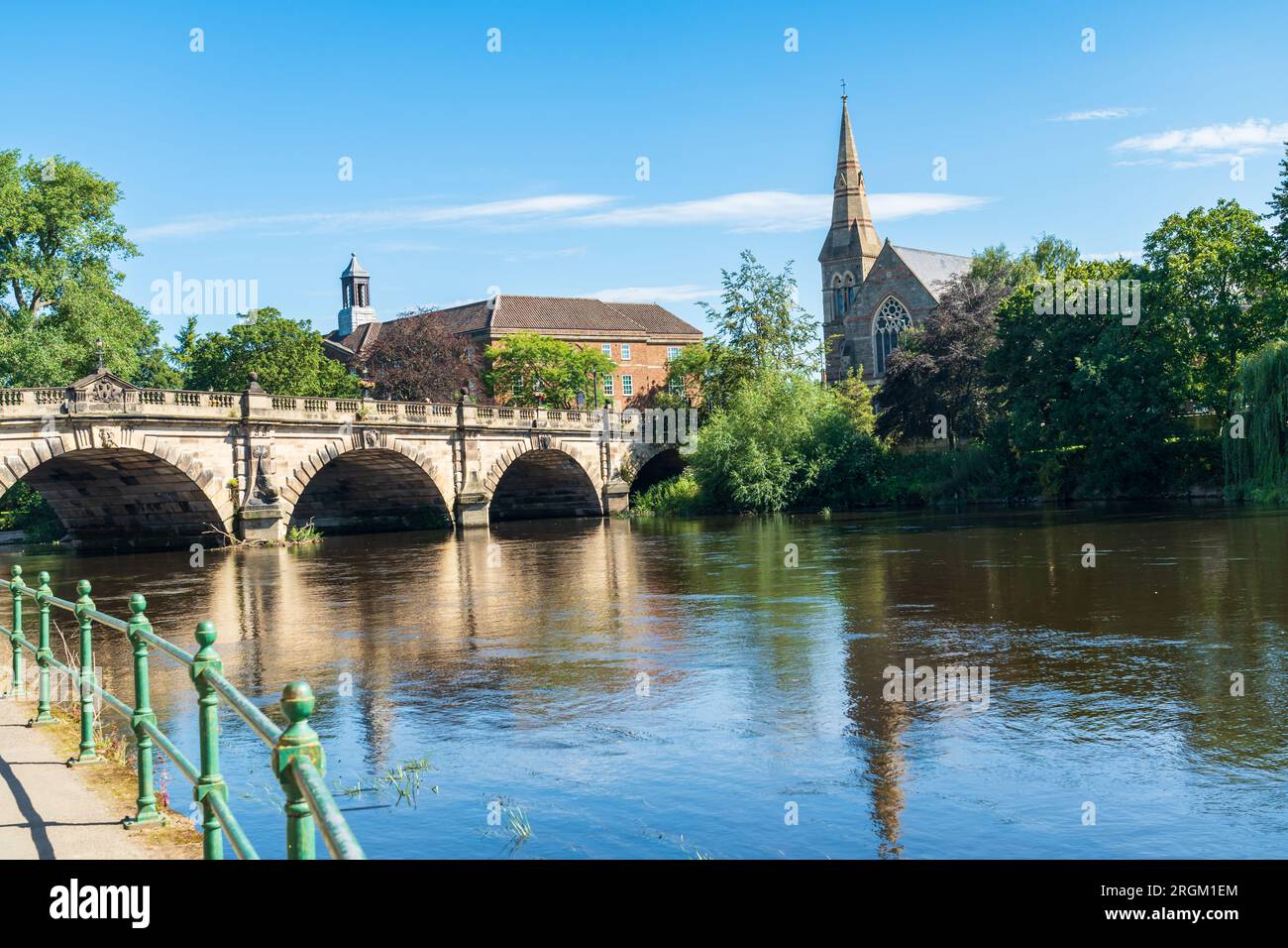 English river bridge hi-res stock photography and images - Alamy