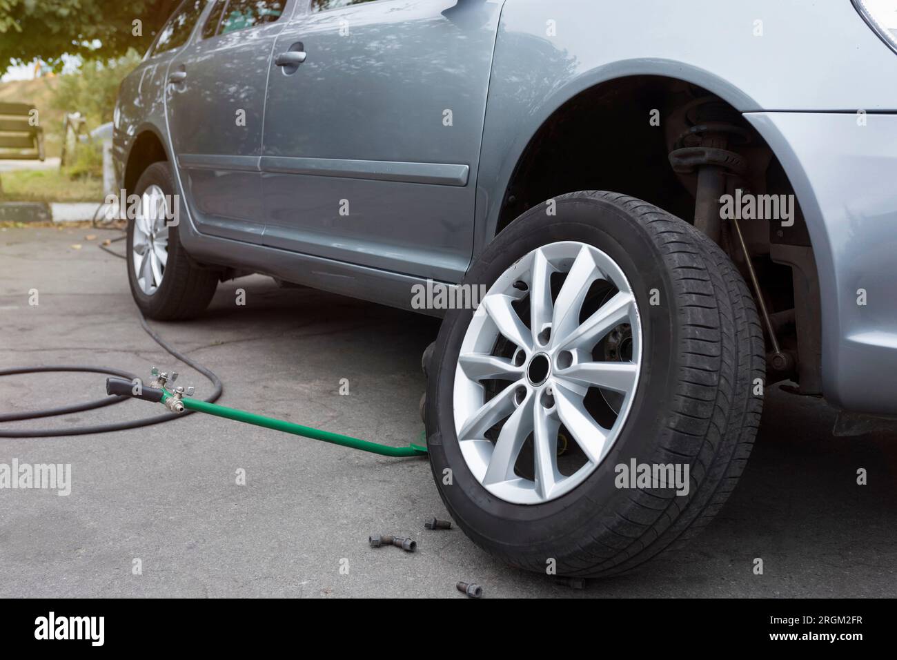 Tyre jacks hi-res stock photography and images - Alamy