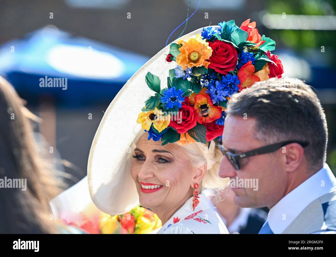 Best dressed racegoers hi-res stock photography and images - Alamy