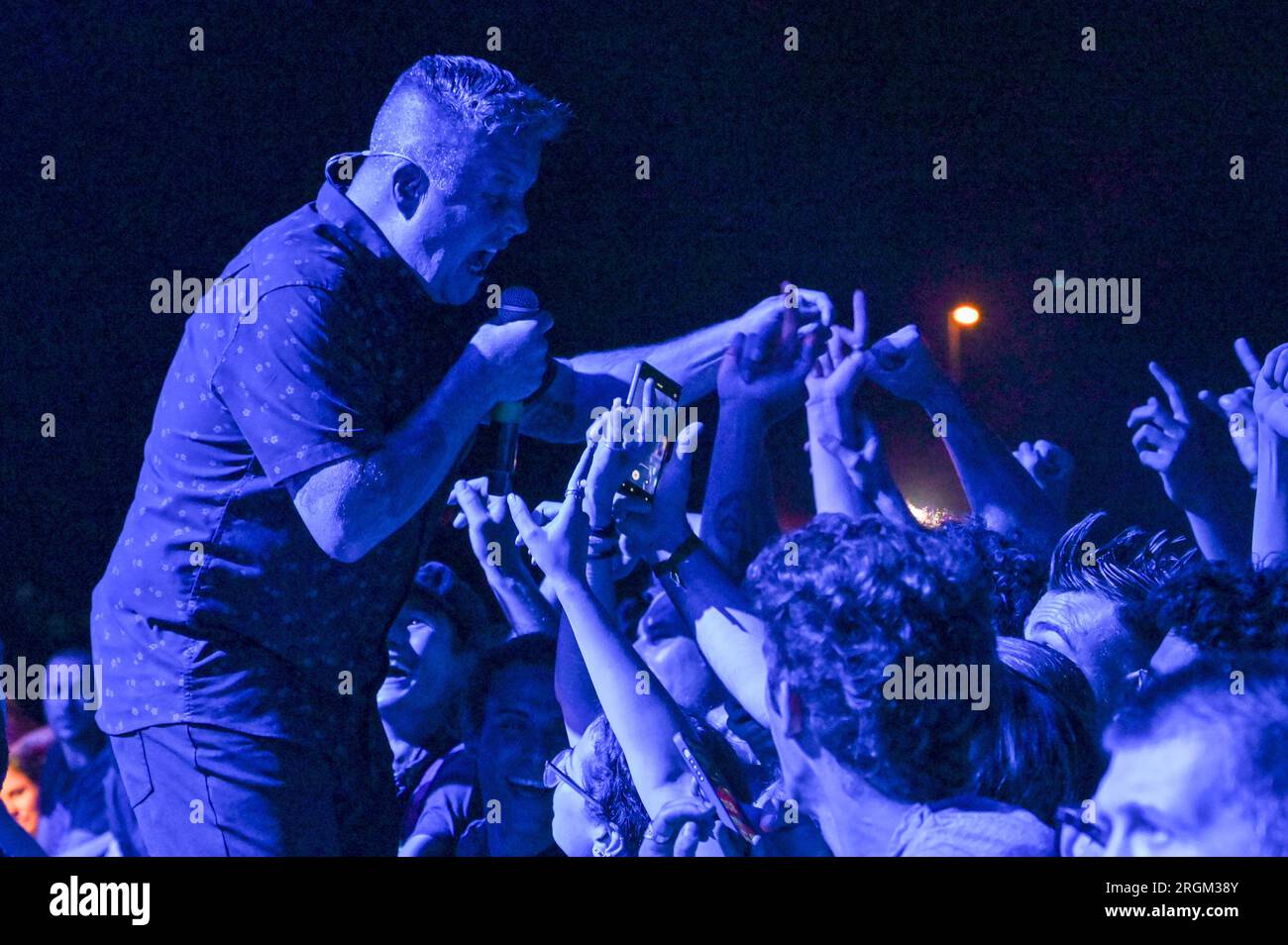 Ken casey singing hi-res stock photography and images - Alamy