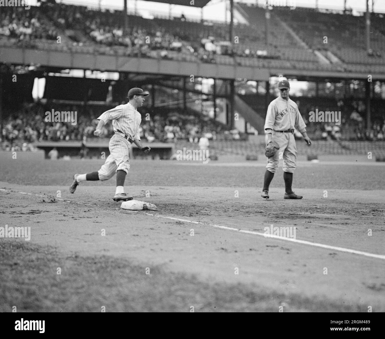 Rounding base hi-res stock photography and images - Alamy