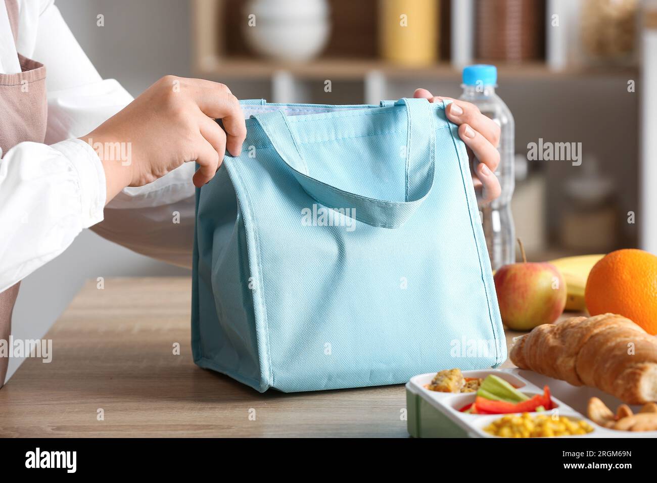 Girl packing lunch school hi-res stock photography and images - Alamy