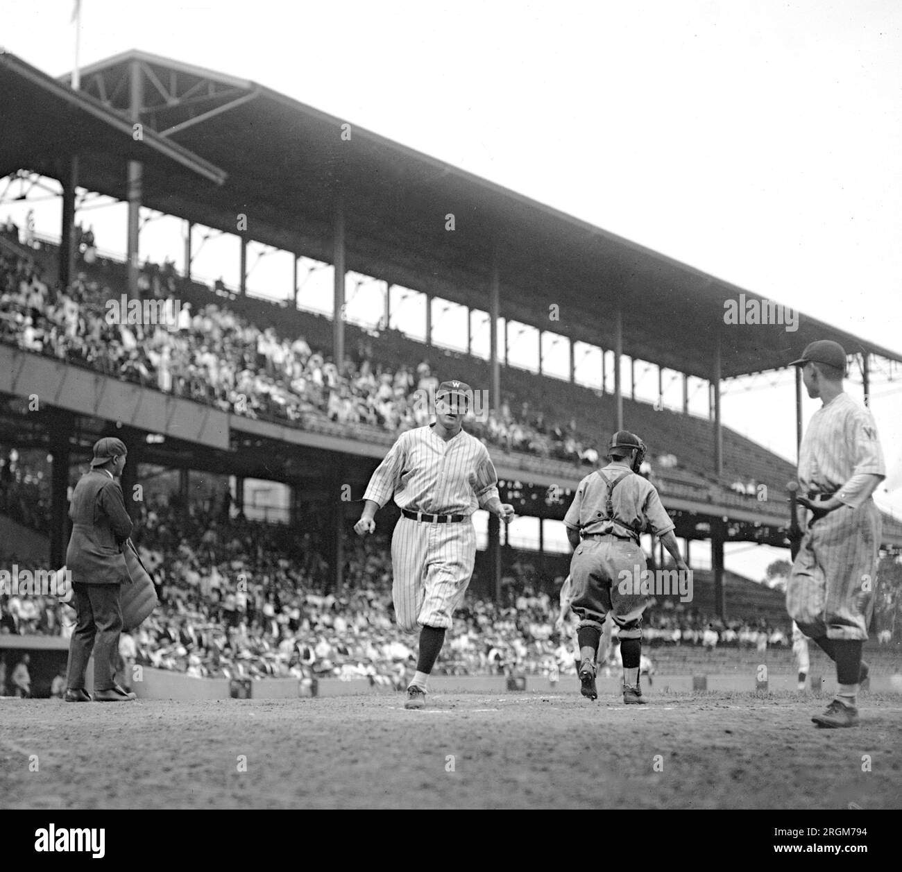Plate 1925 Black and White Stock Photos & Images - Alamy