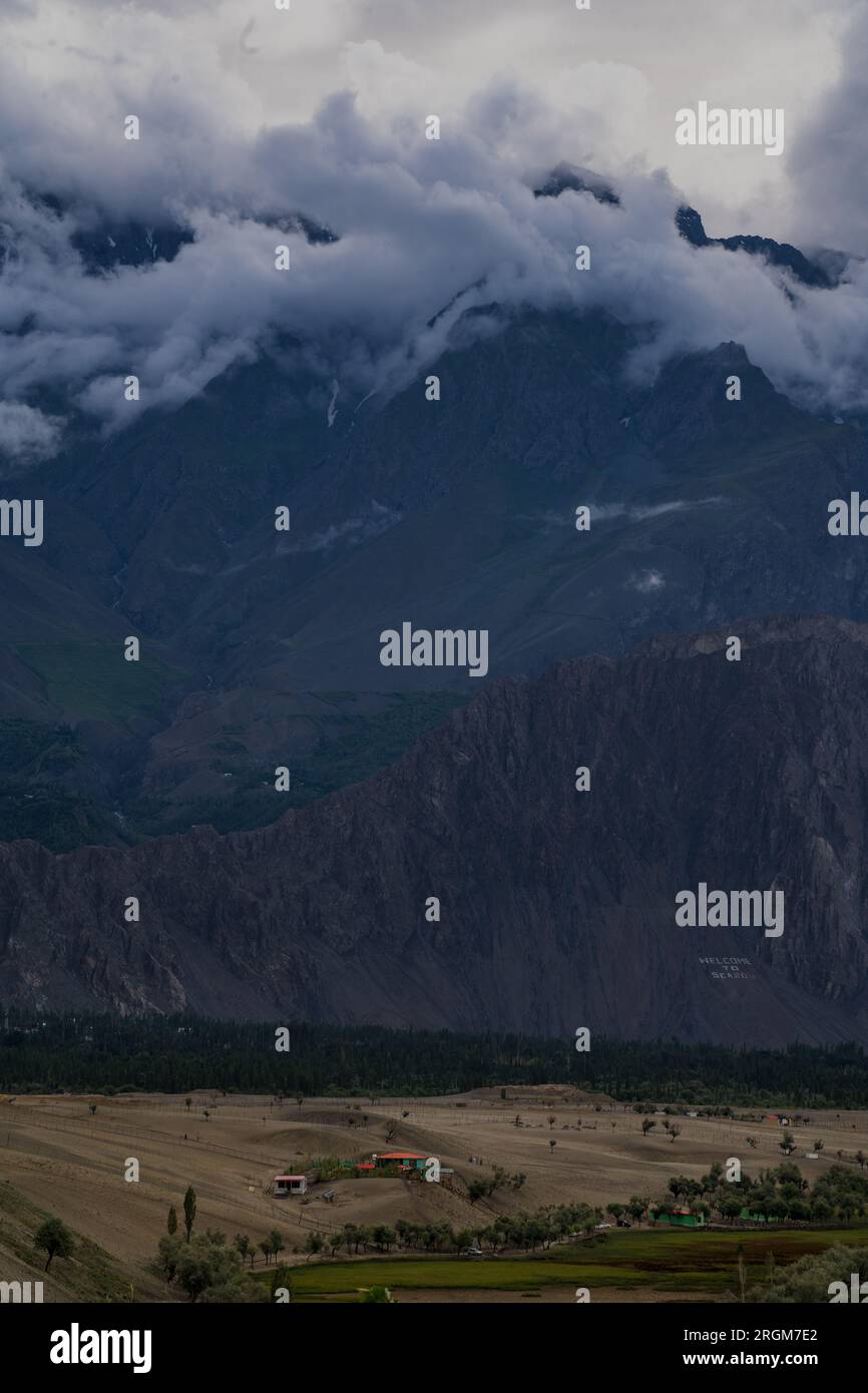 Cold desert hi-res stock photography and images - Alamy