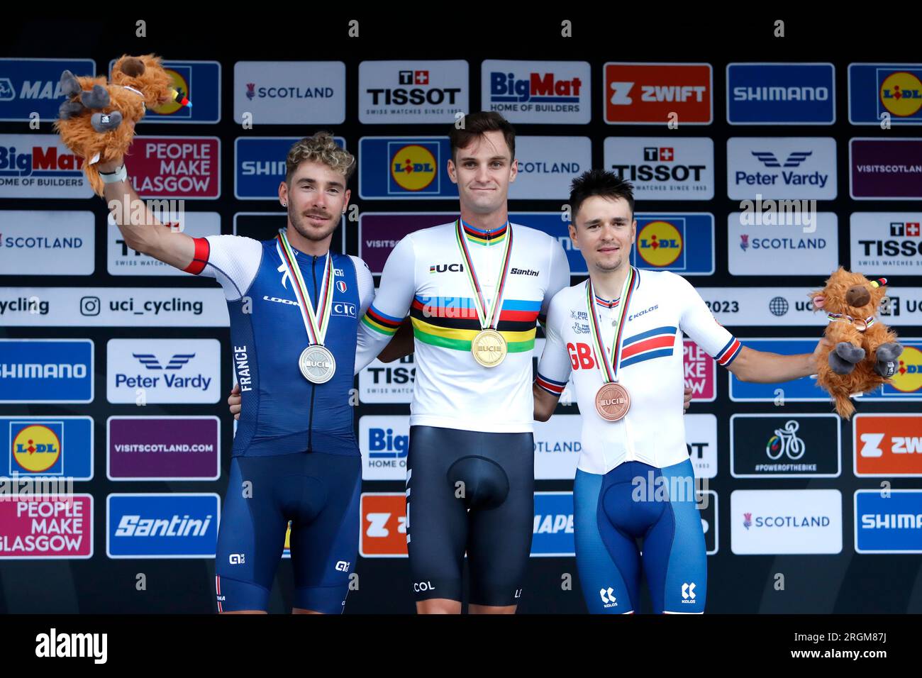 New Zealand's Samuel Gaze (centre) with the gold medal, France's Victor ...