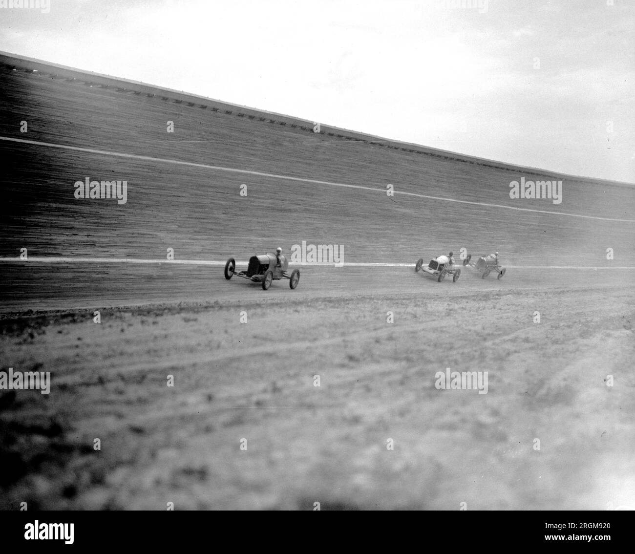 Vintage Automobile Racing: Race cars on a bank at the Baltimore ...