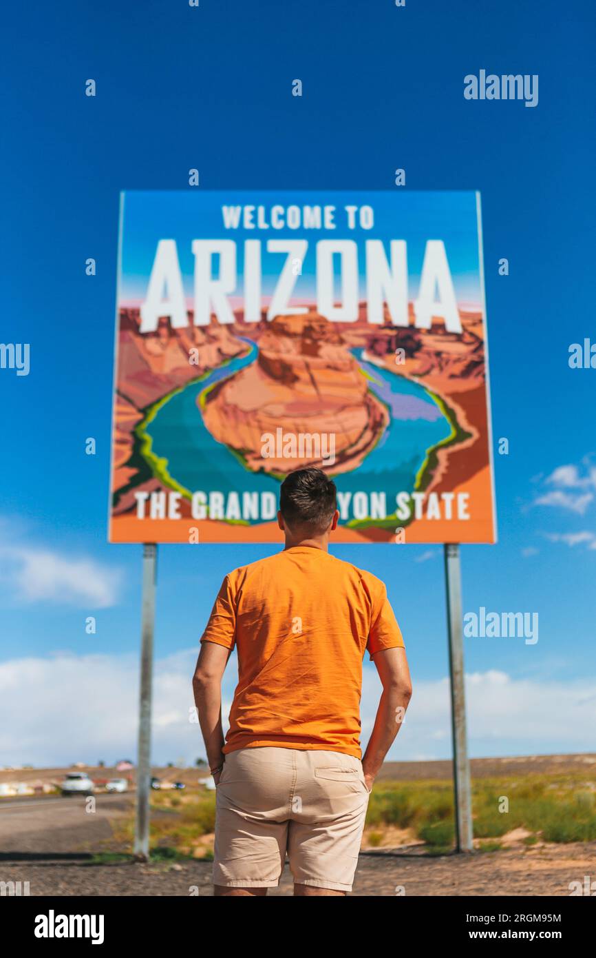 Welcome to Arizona road sign. Large welcome sign greets travels in ...