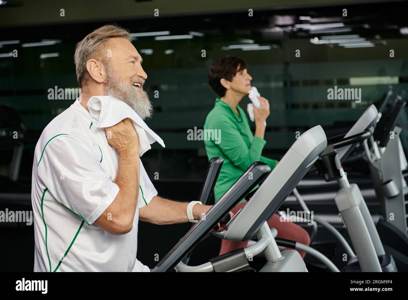 Senior gym goer hi-res stock photography and images - Alamy