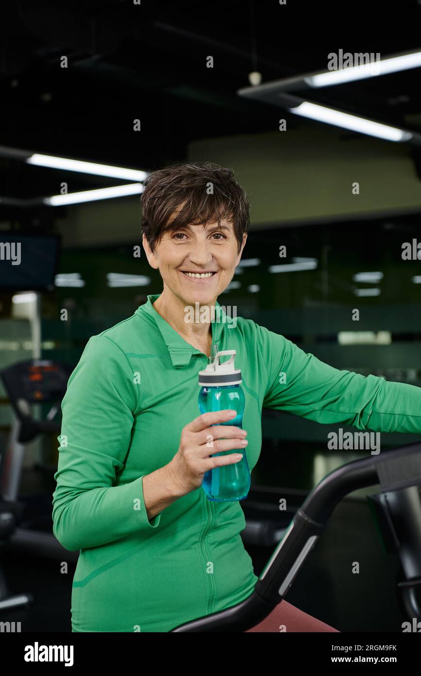 Elderly gym goer hi-res stock photography and images - Alamy
