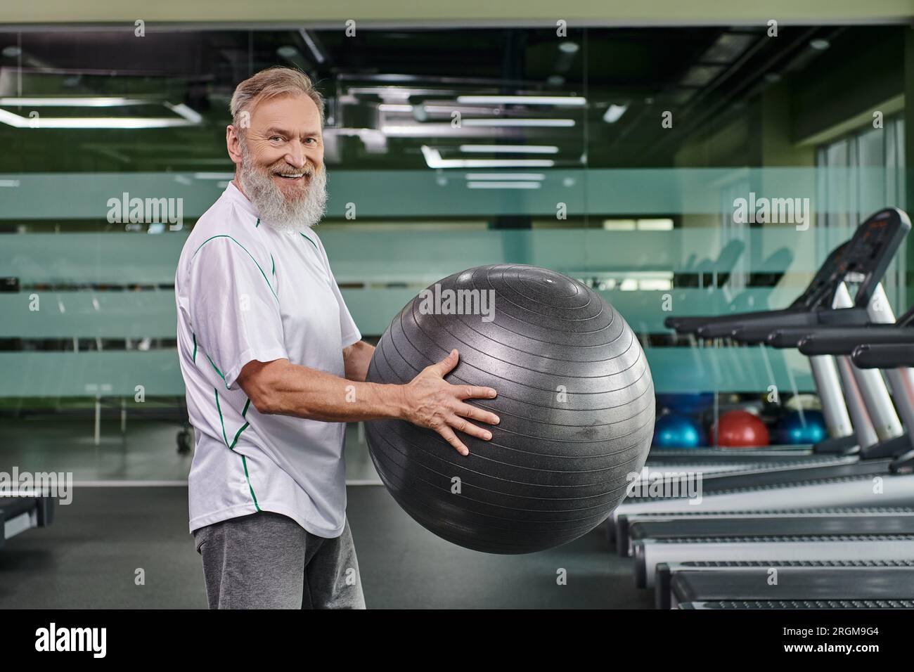 Senior gym goer hi-res stock photography and images - Alamy