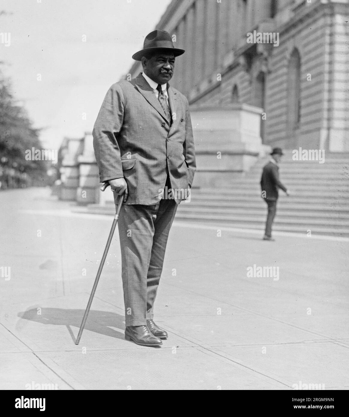 Man using a cane hi-res stock photography and images - Alamy
