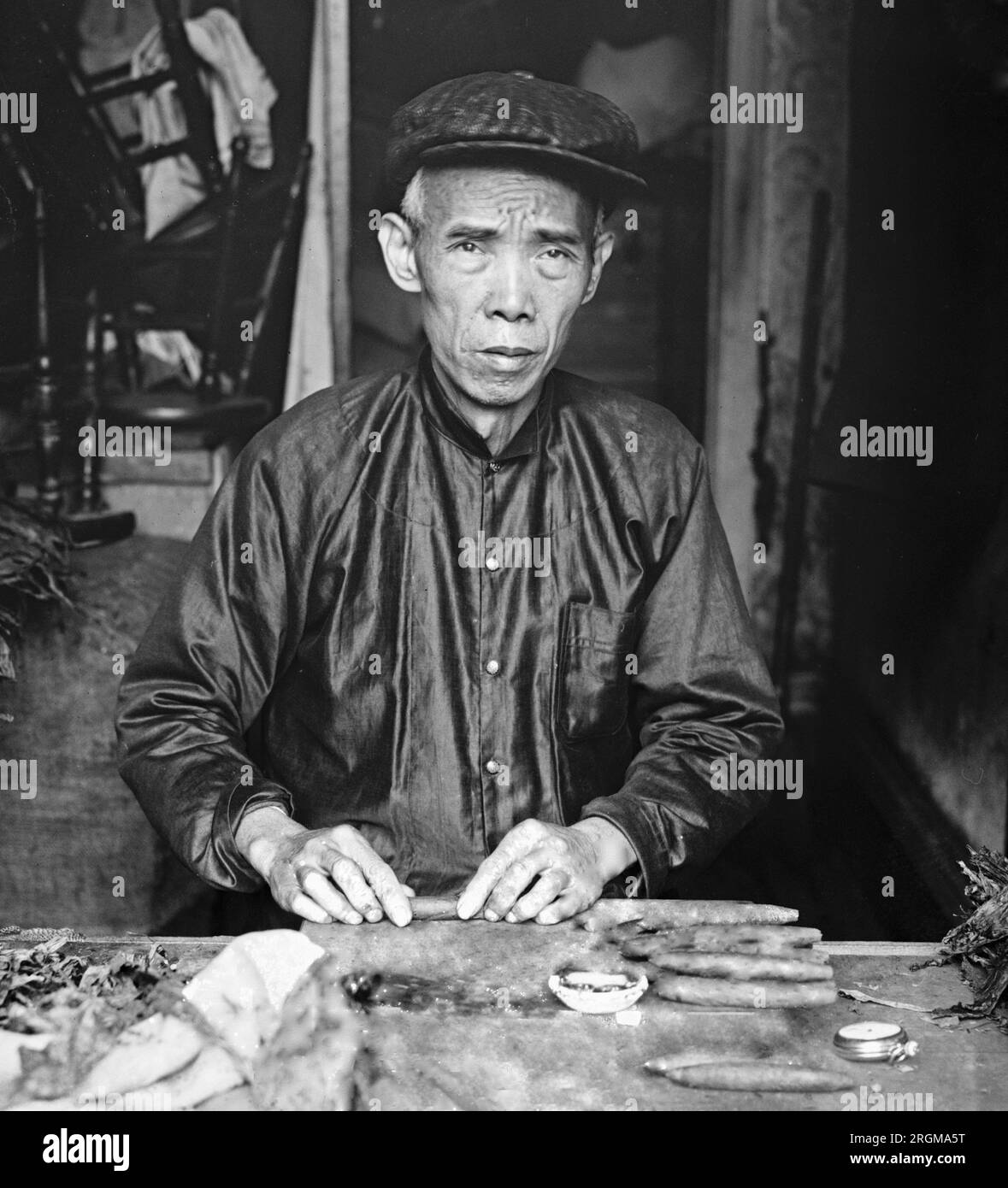 1920s making cigars hi-res stock photography and images - Alamy