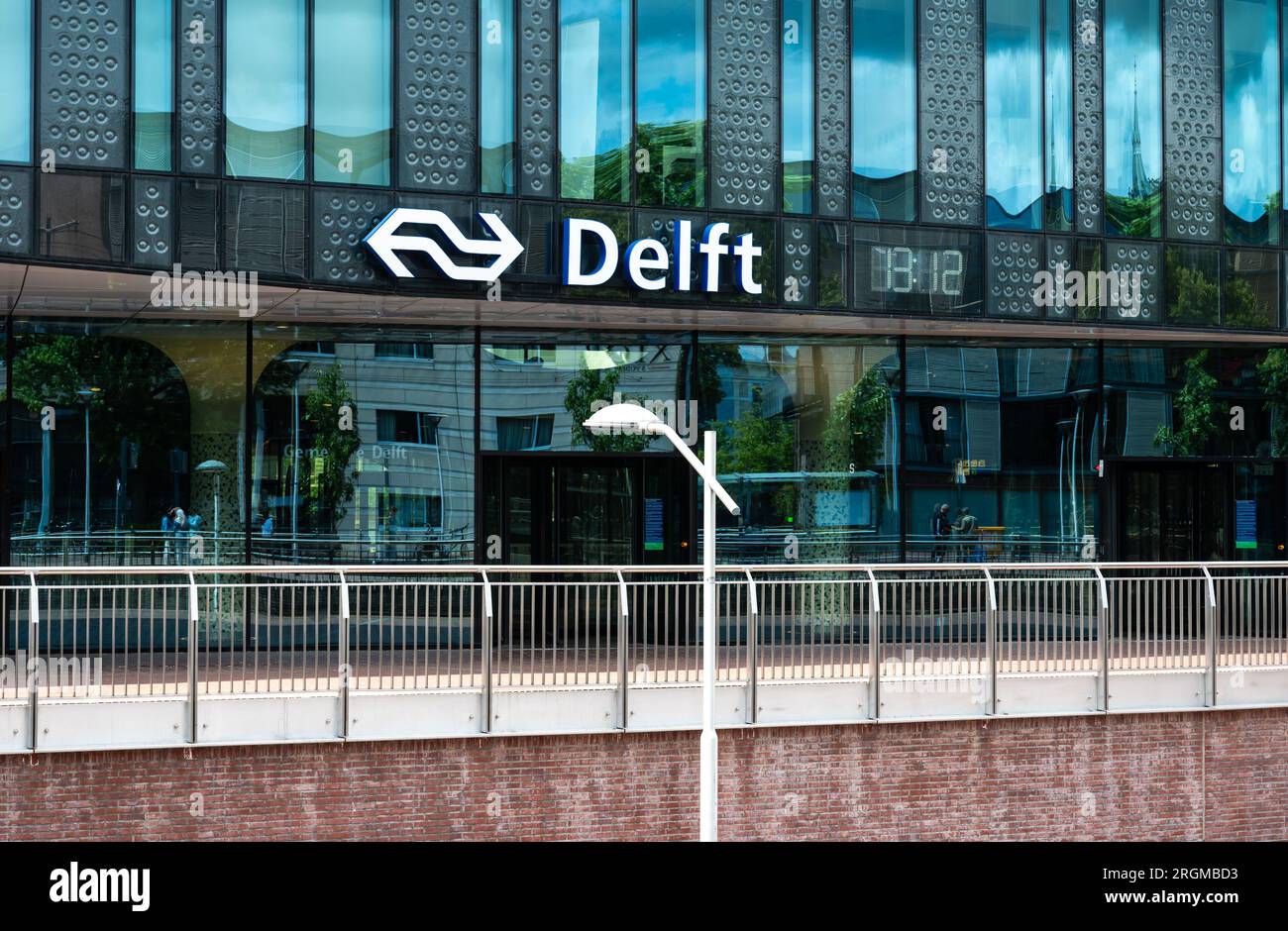 Delft station building hi-res stock photography and images - Alamy