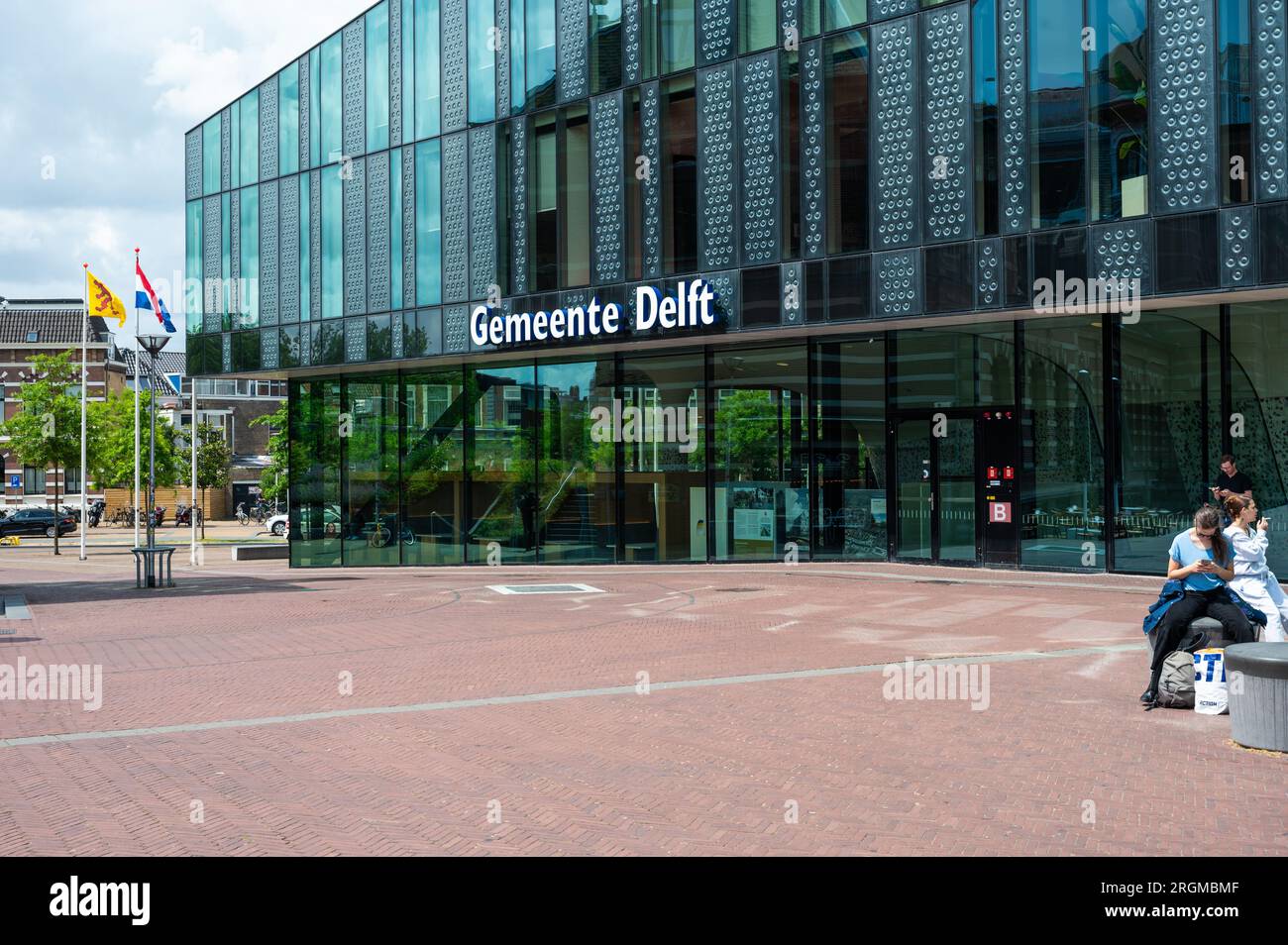 Delft station building hi-res stock photography and images - Alamy