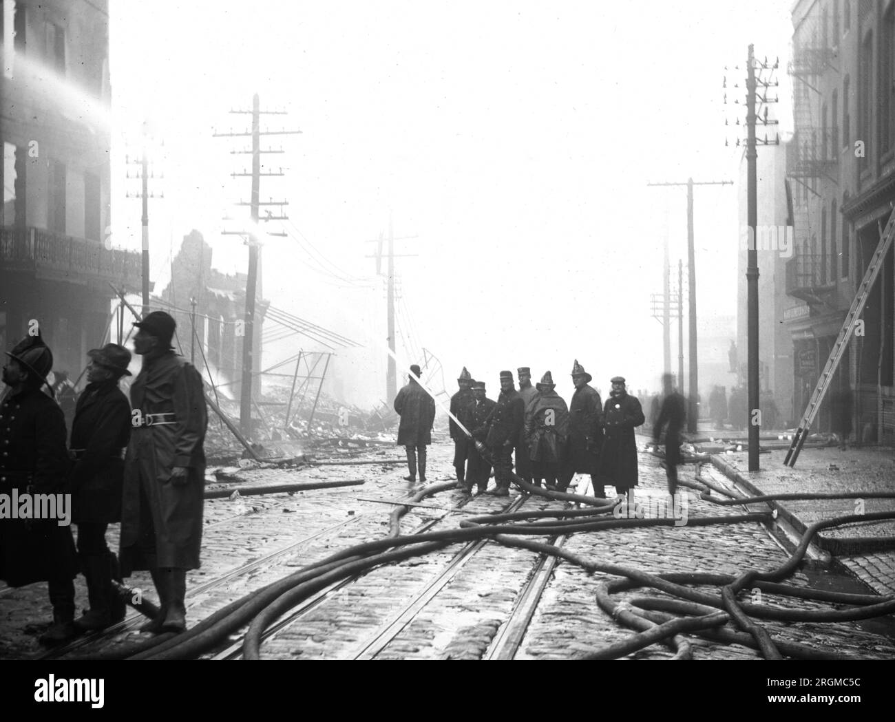 Firefighters images Black and White Stock Photos & Images - Alamy