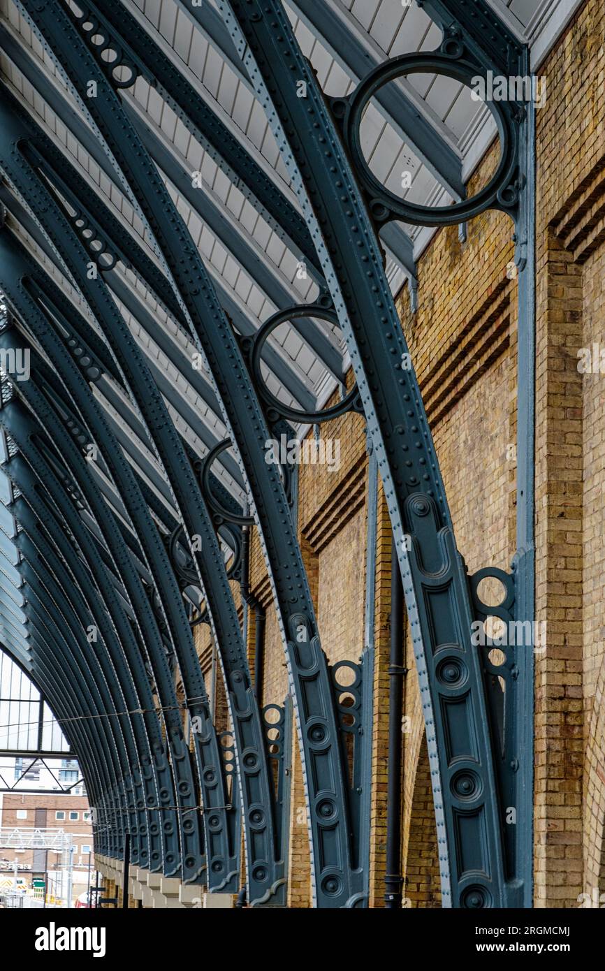 Architectural detail od trainshed, Kings Cross Station, Euston Road ...