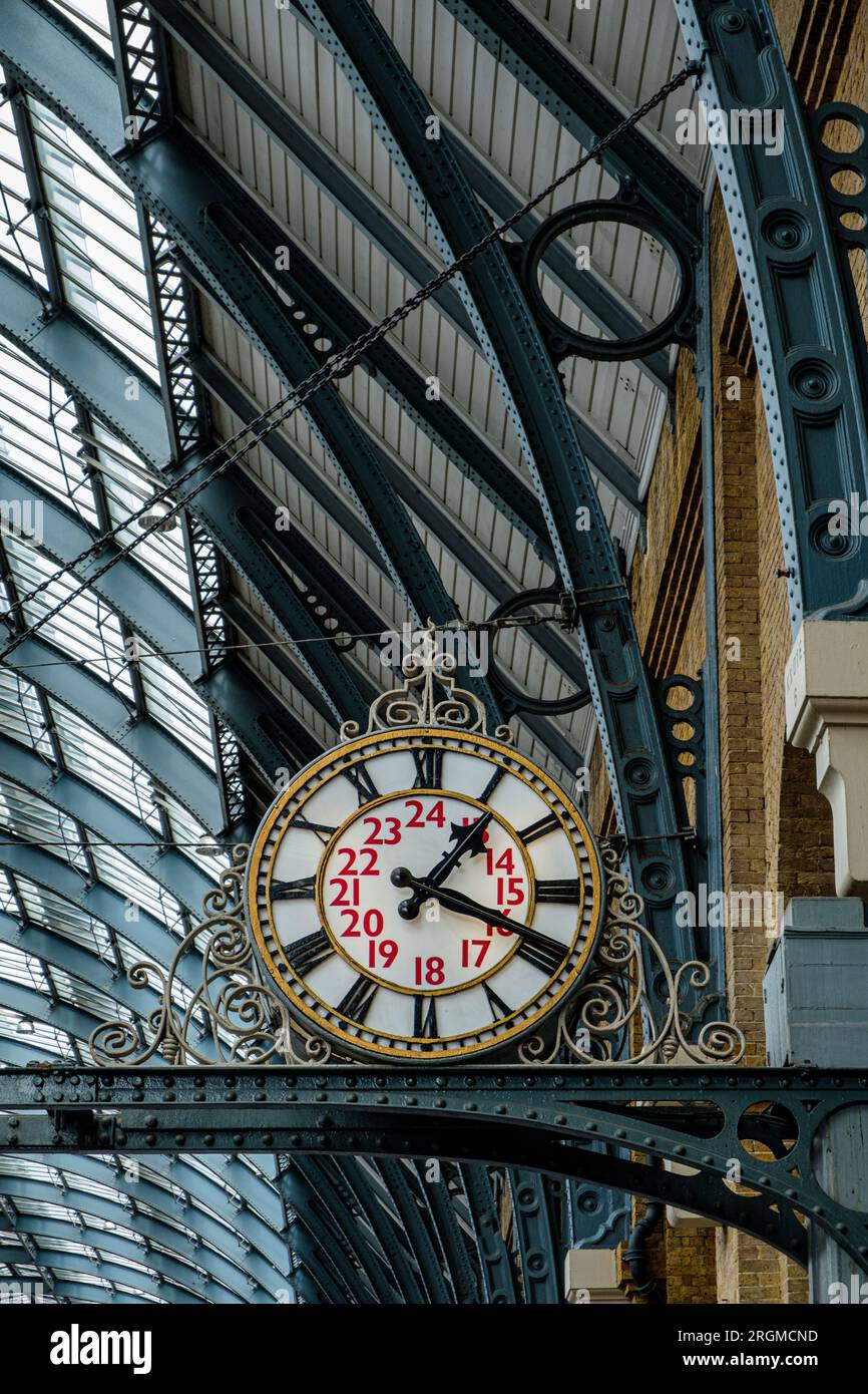 Architectural detail od trainshed, Kings Cross Station, Euston Road ...