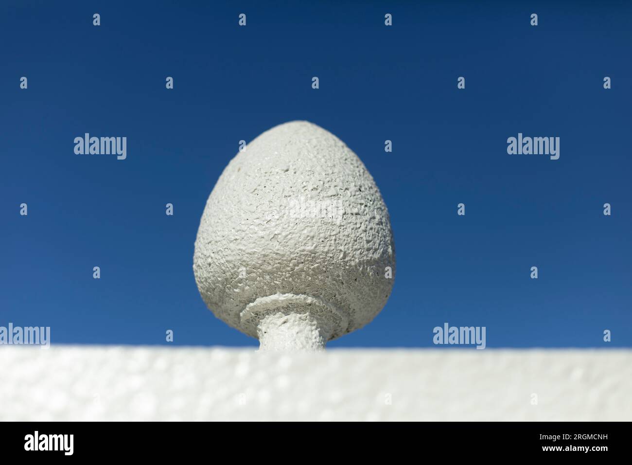 Egg shape house hi-res stock photography and images - Alamy