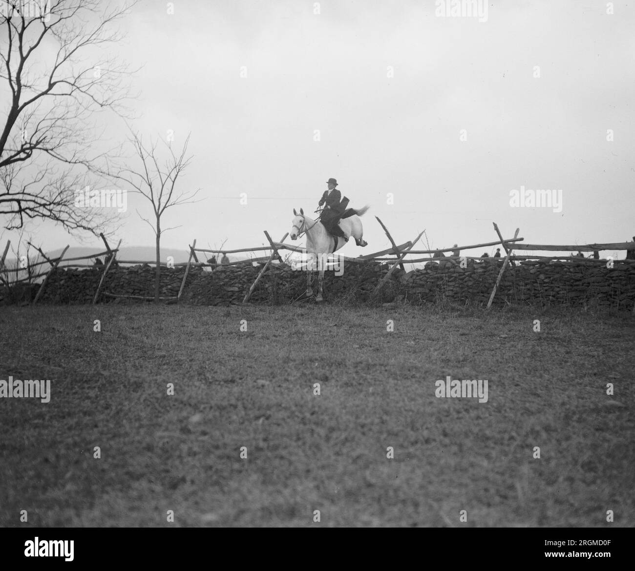 1920s fox hunt Black and White Stock Photos & Images - Alamy