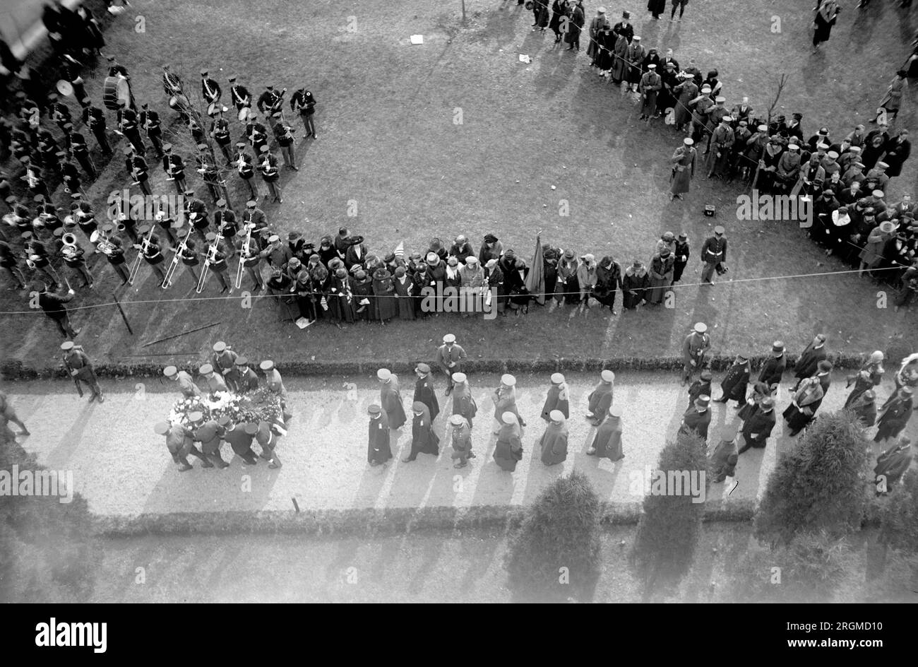 Burial of an unknown soldier Black and White Stock Photos & Images - Alamy