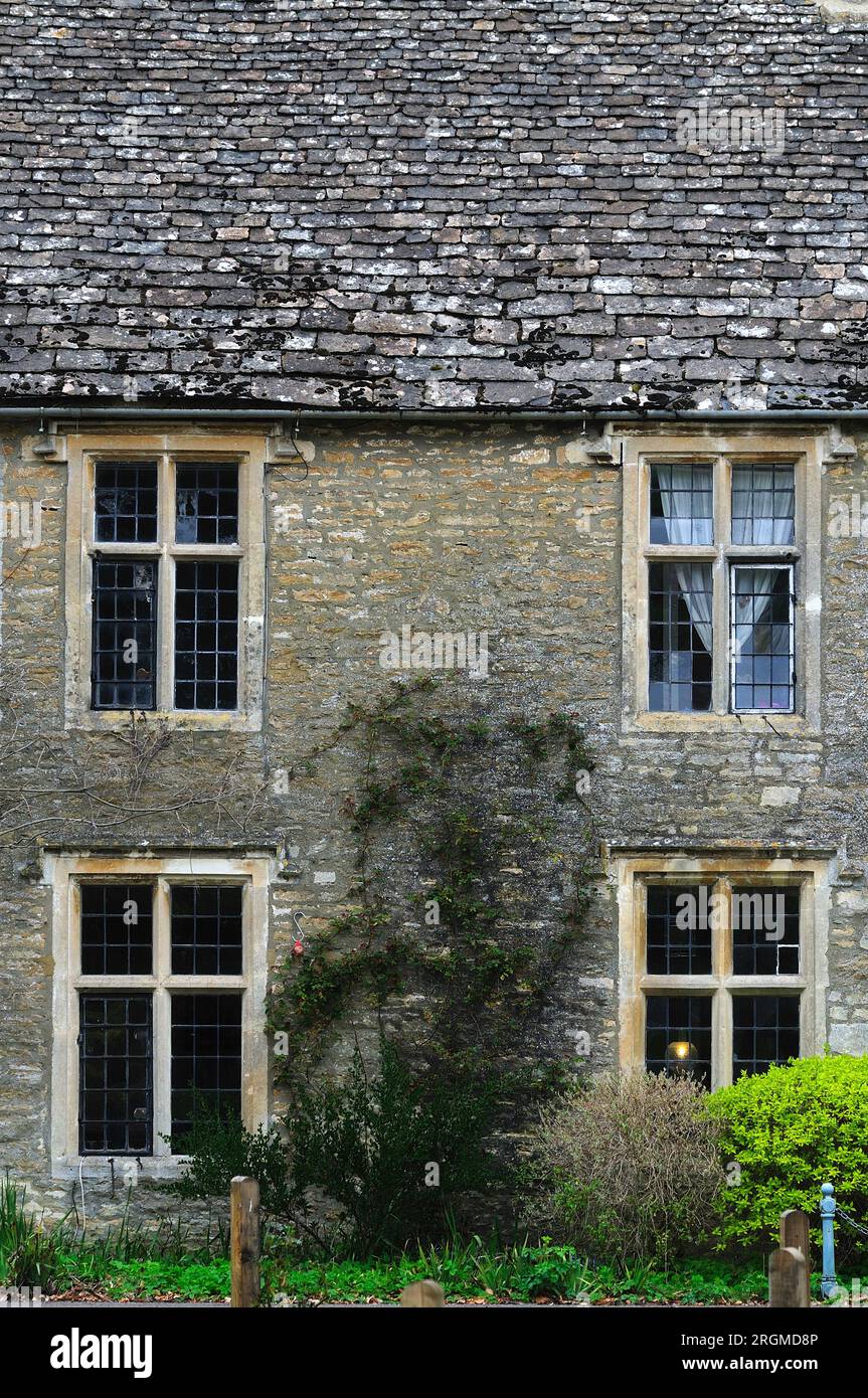 Mullion windows hi-res stock photography and images - Alamy