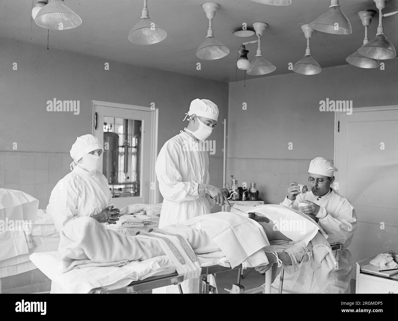 1920s surgery hi-res stock photography and images - Alamy