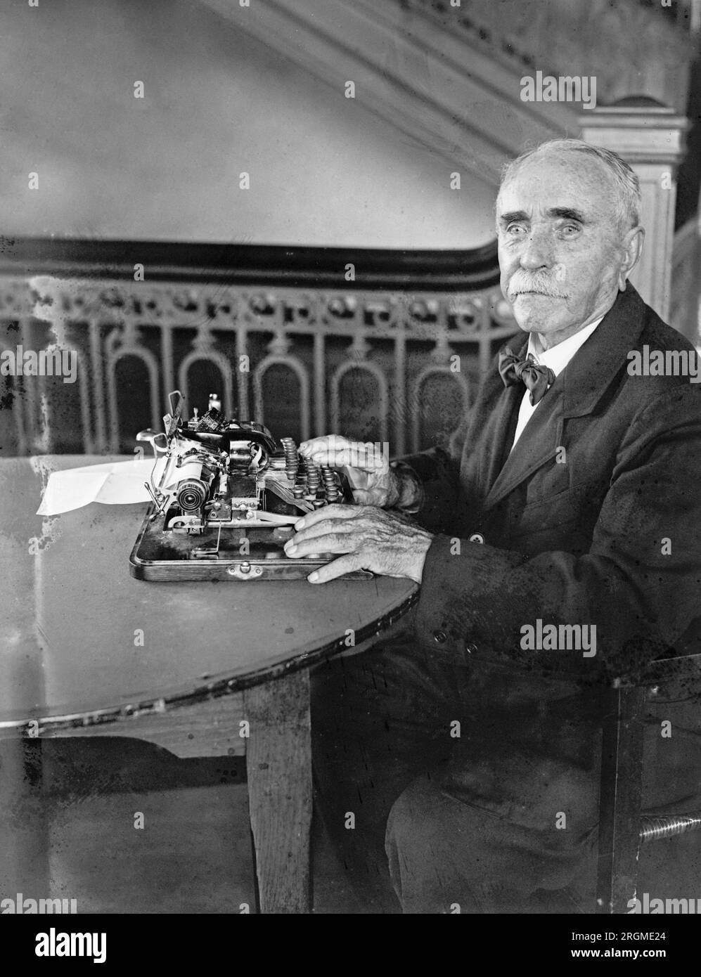 Typewriter images hi-res stock photography and images - Alamy