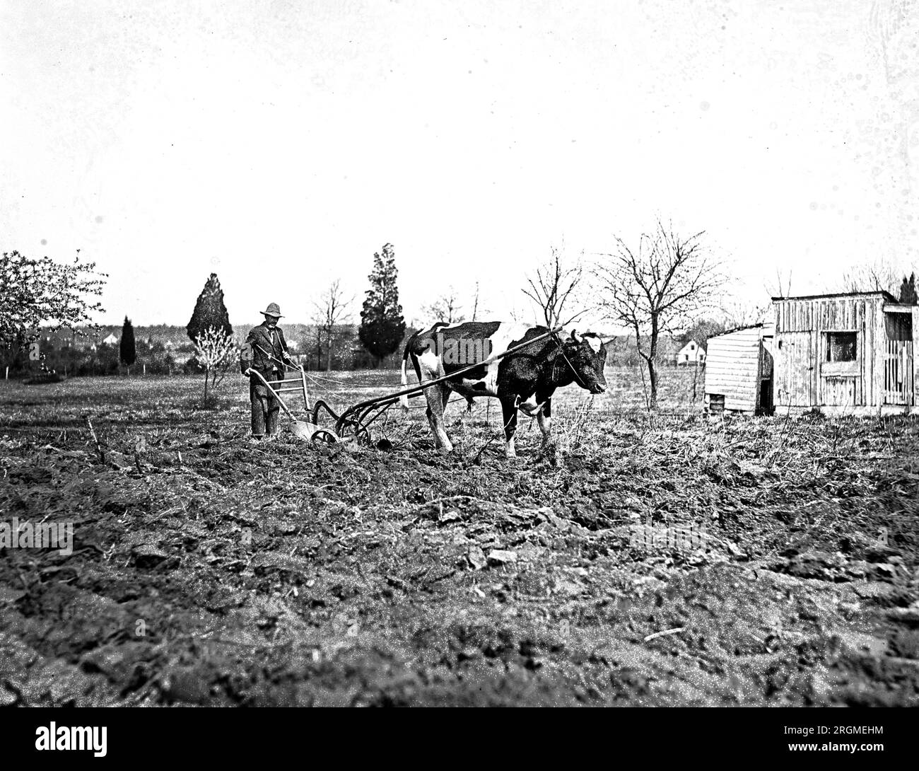 Farmer 1920s hi-res stock photography and images - Alamy