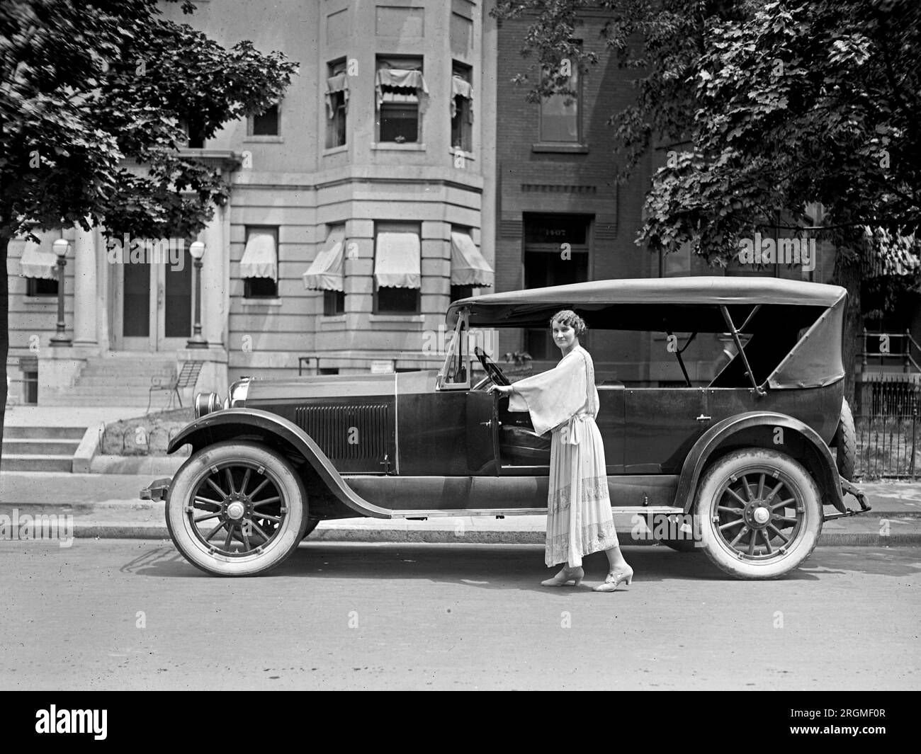 Edyth Gregg standing next to an automobile ca. 1923 Stock Photo - Alamy