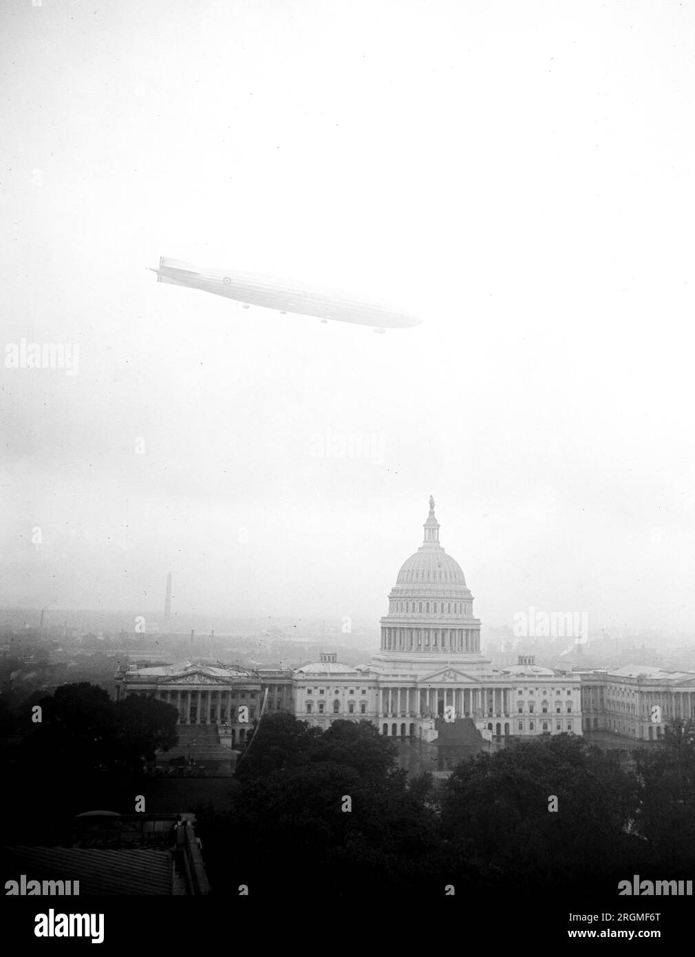 The Z.R. 1 Air Ship flying over the U.S. Capitol ca. 1923 Stock Photo ...
