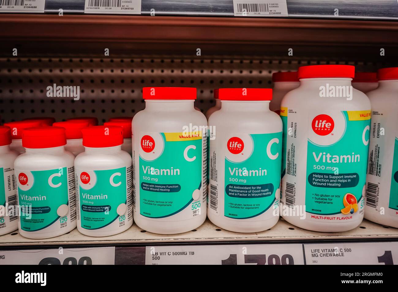 Vitamin C tablets on a pharmacy shelf Stock Photo - Alamy
