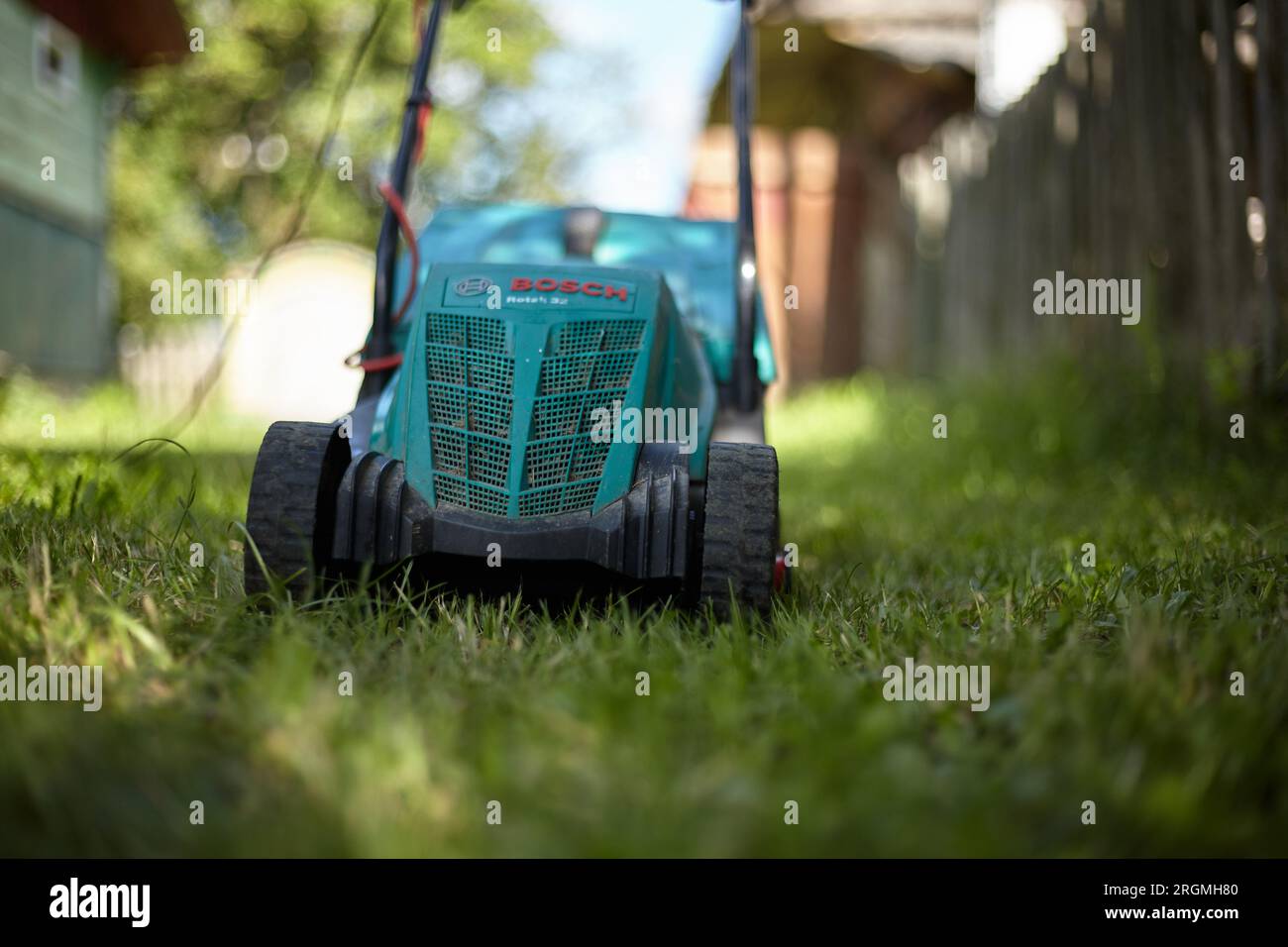 Lawn maintenance logo hi-res stock photography and images - Alamy