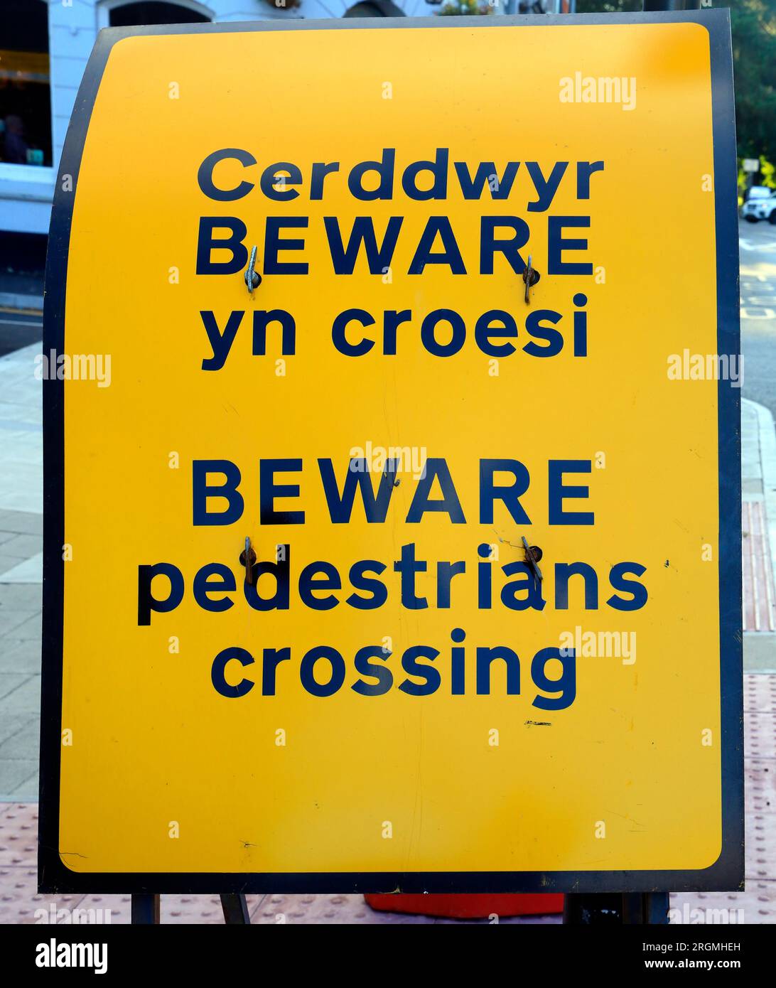 Beware pedestrians crossing sign hi-res stock photography and images ...