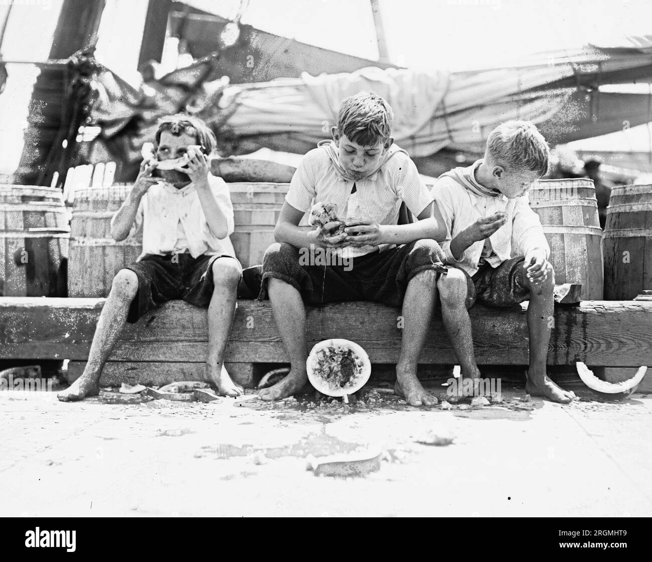 1920s boys eating a snack hi-res stock photography and images - Alamy