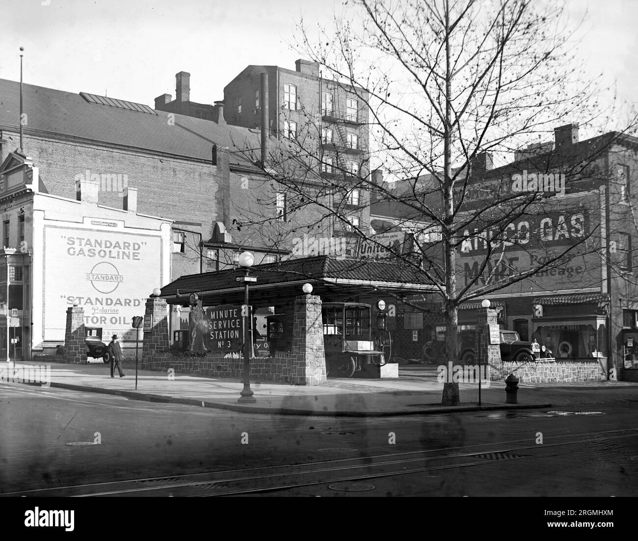 1920s petrol station hi-res stock photography and images - Alamy